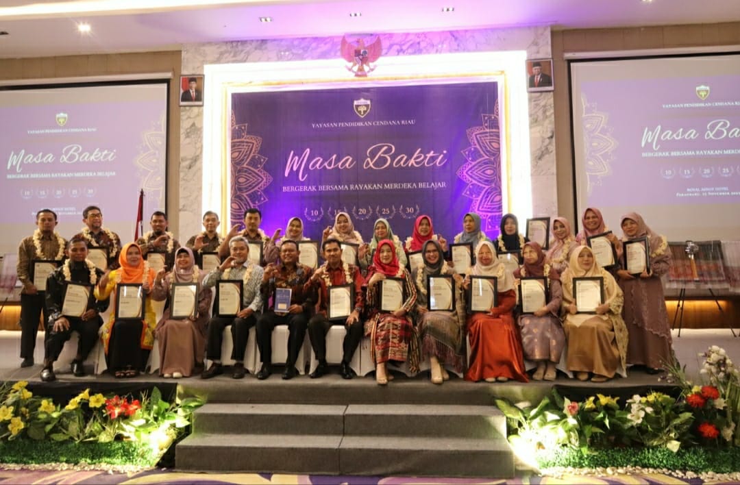 Penganugerahan Masa Bakti Yayasan Pendidikan Cendana Riau - Tirastimes.com